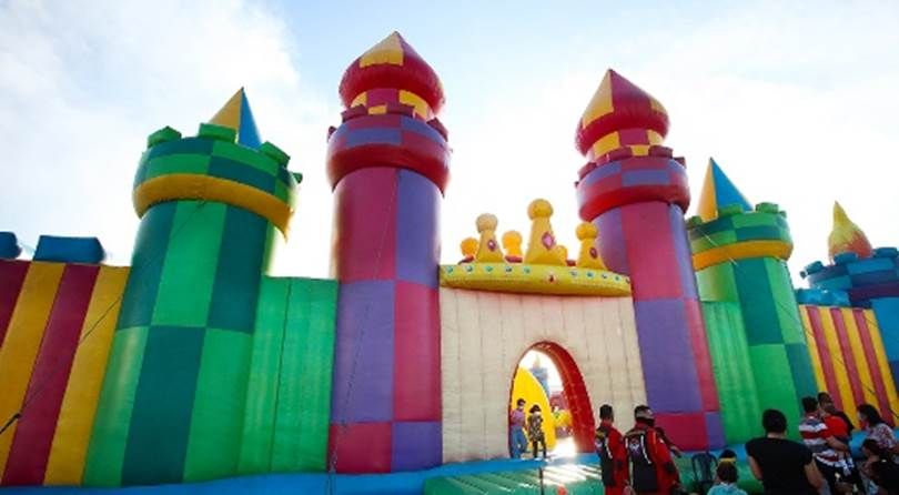Últimos dias para curtir o maior castelo inflável da América Latina ...